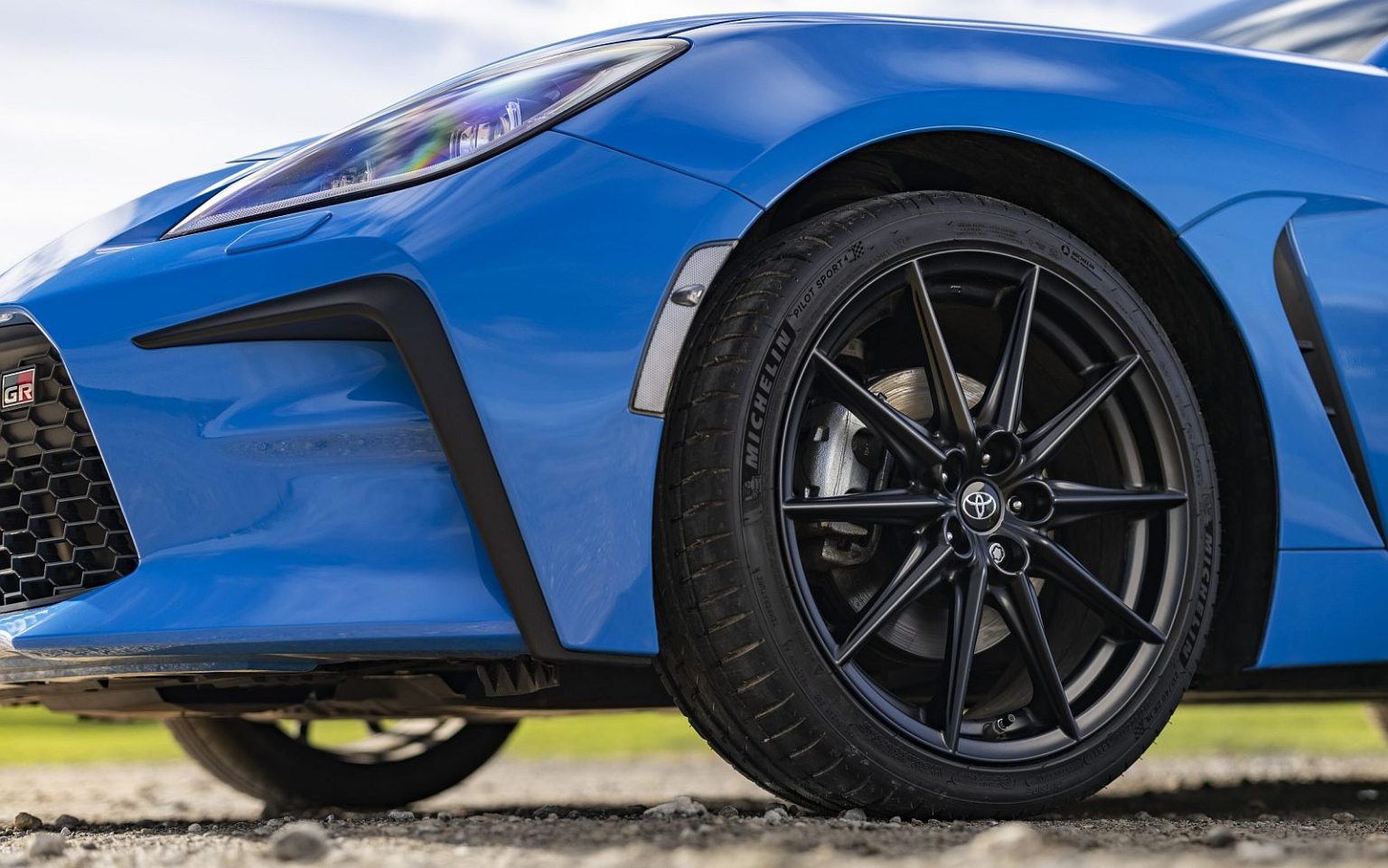 How to adjust the time on your Toyota's clock - Toyota UK Magazine