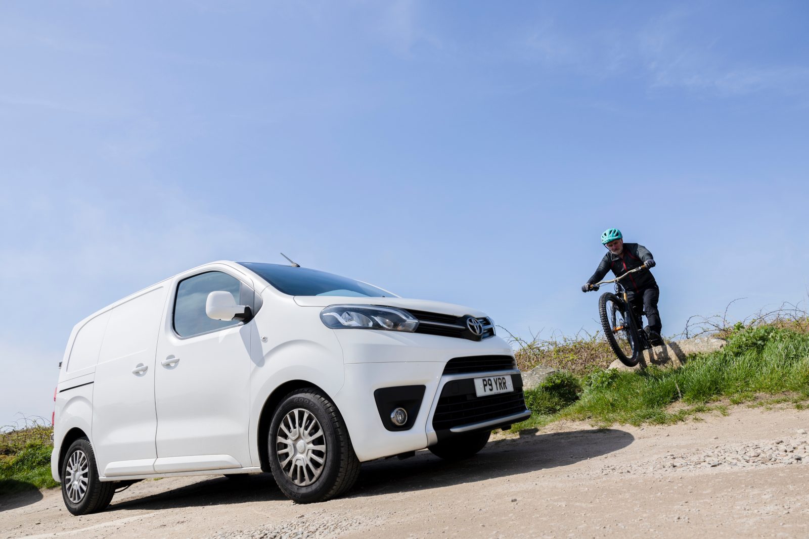 Mountain bike bravery with a Proace - Toyota UK Magazine
