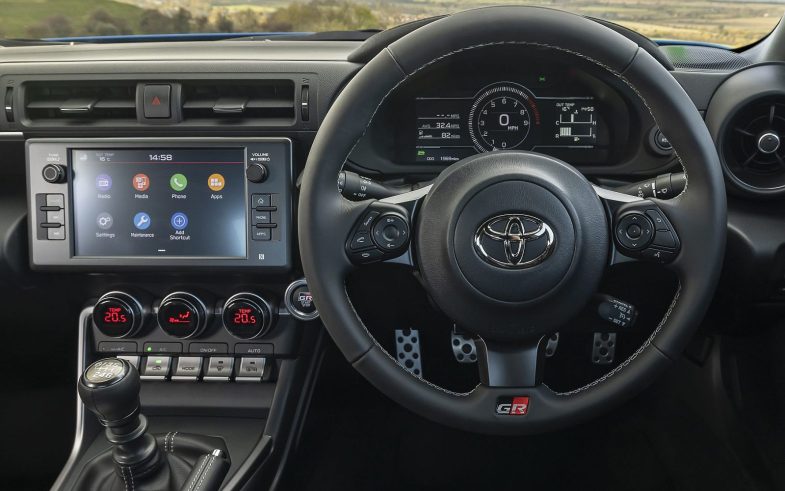 How to adjust the time on your Toyota's clock - Toyota UK Magazine